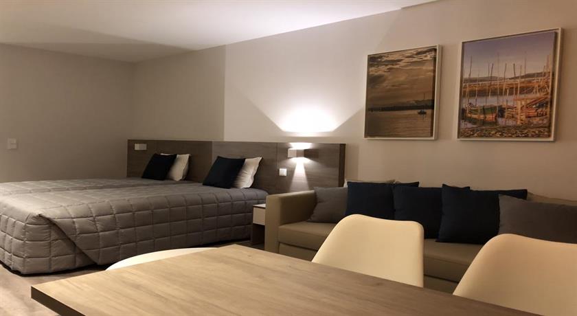 This Quadruple Room Has A Satellite TV Kitchenware And Stovetop 